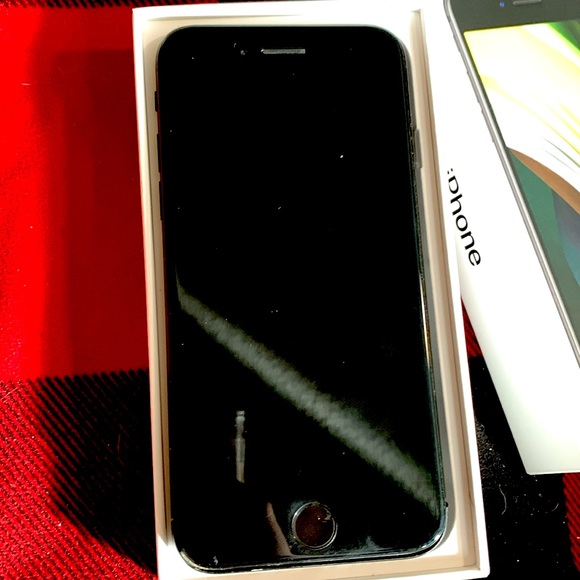 Apple | Cell Phones & Accessories | The Phone Is Messed Up The Bottem ...